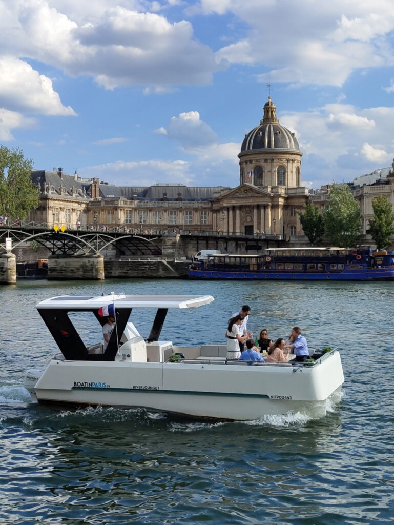 Riverlounge 1h30 Private Boat Tour in Paris